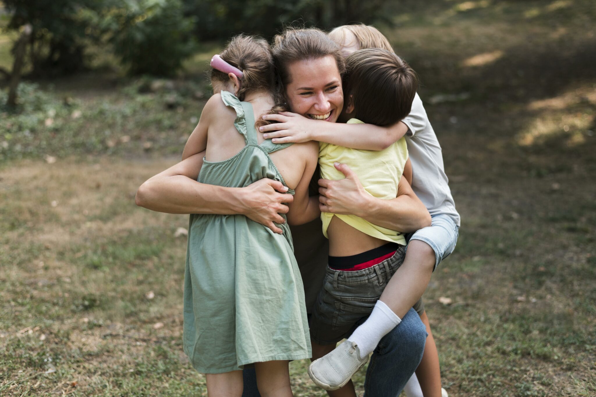 Why We Need to Be Teaching Our Kids to Be Selfless - MHTN